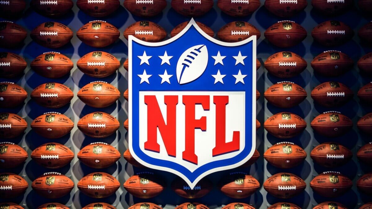 Best NFL Centers Of All Time: Top 5 Athletes, According To Fans