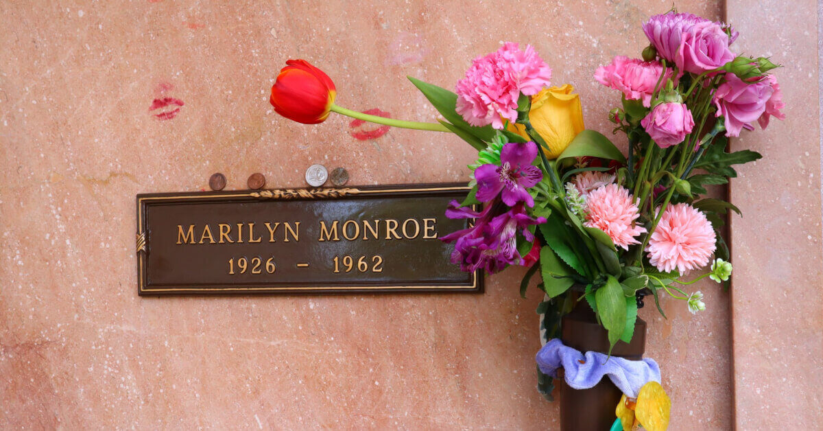 7 Most Famous Graves In America And The Stories Behind Them